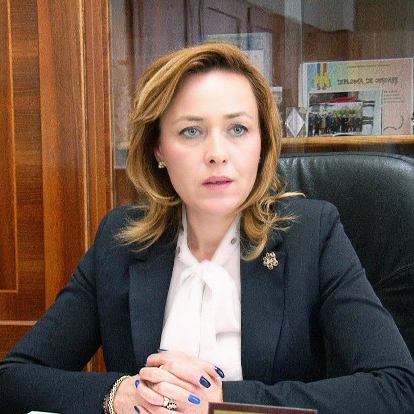 Vela: Din banii Ministerului, Carmen Dan a cumpărat BMW seria 7 și ...