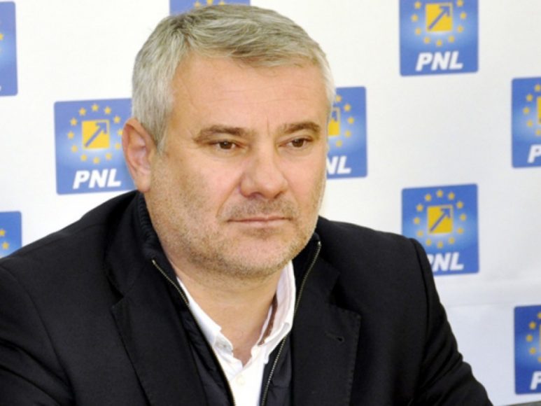 Știrbu, despre Fifor: Un lacheu al tuturor președinților PSD, o ...